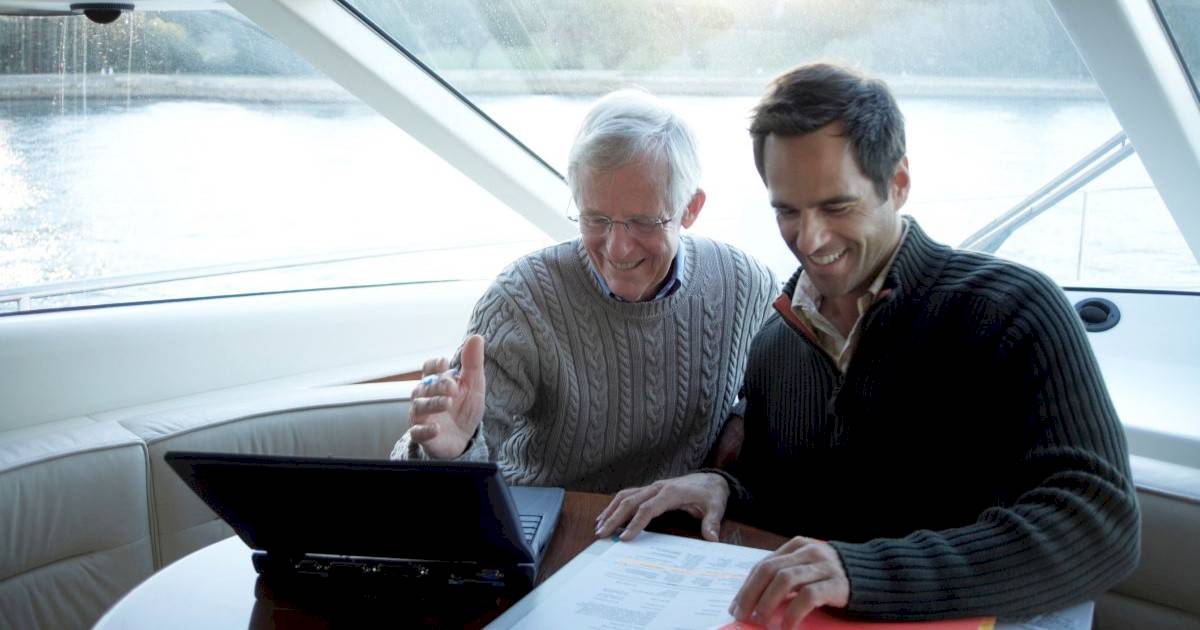 How a Boat Salesman Can Get Better Compensation